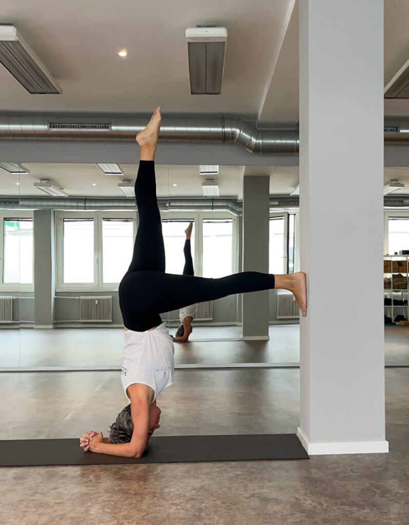 Yoga im Studio – Unterarmstand leicht gemacht – yoga irene